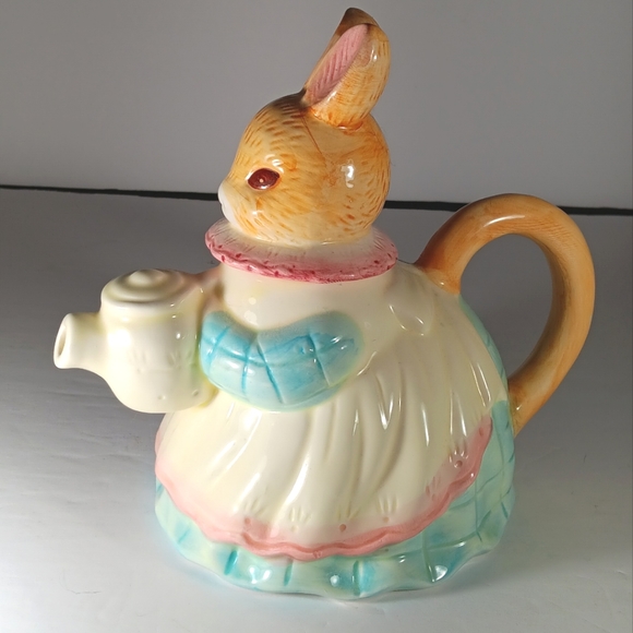 Accents | Vintage Mrs Rabbit Tea Pot | Poshmark